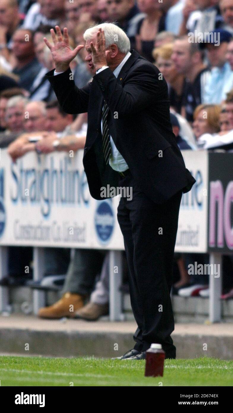 Newcastle United Manager Bobby Robson shouts as his team go behind ...