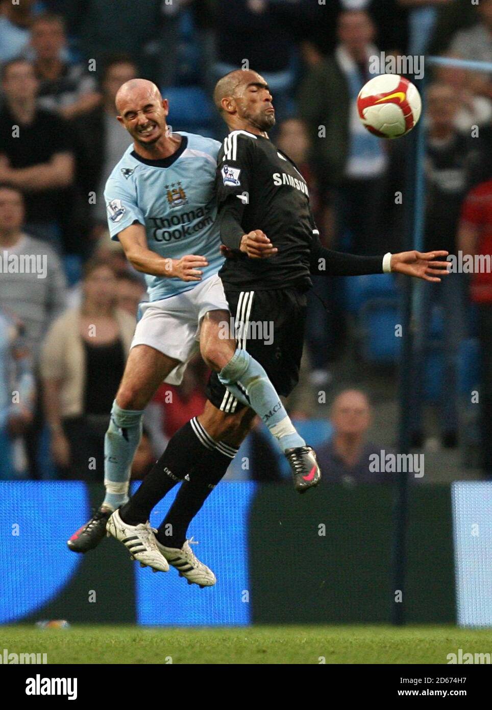 Manchester City's Stephen Ireland and Chelsea's Jose Bosingwa battle ...