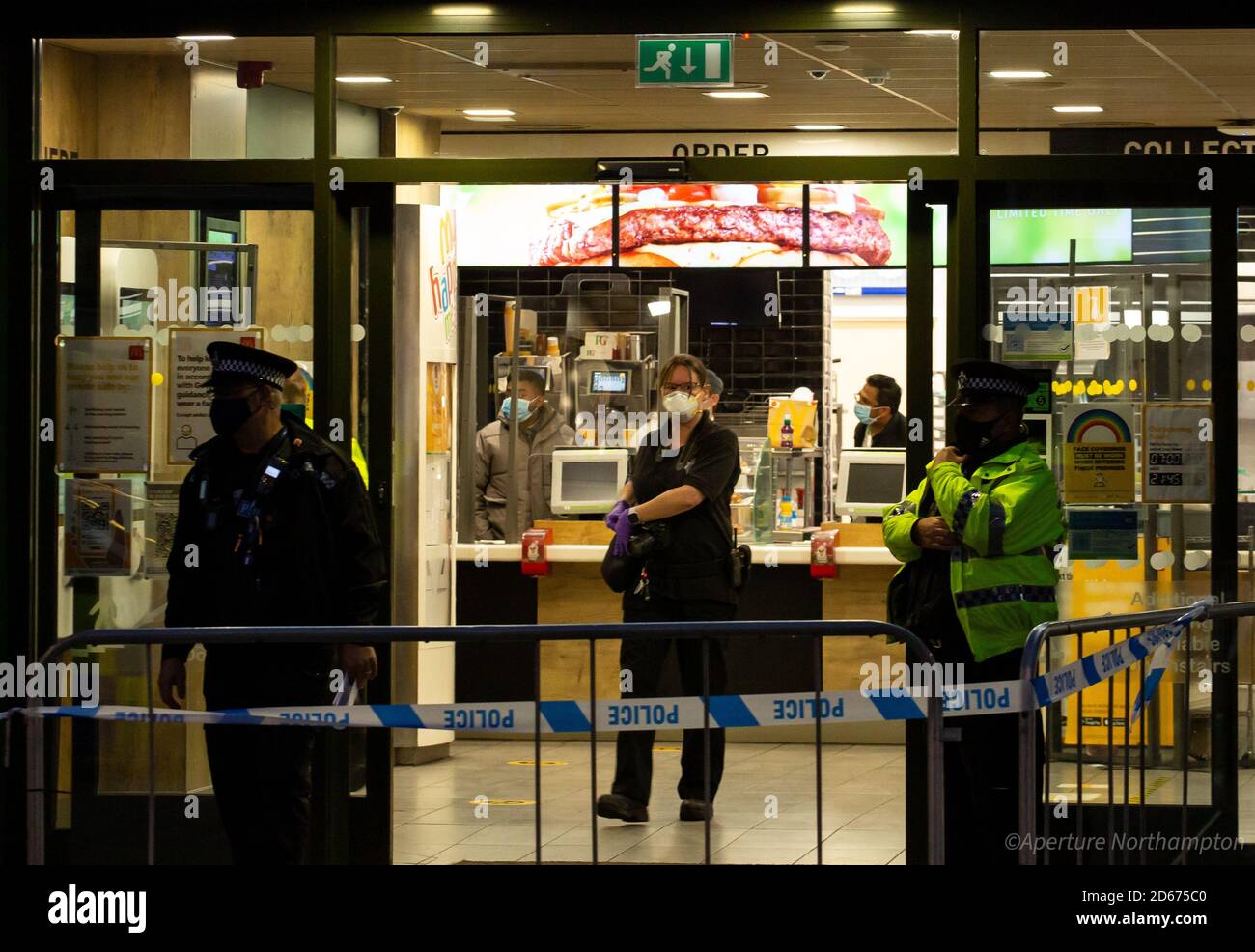 Forensic Investigator in the store Stock Photo - Alamy