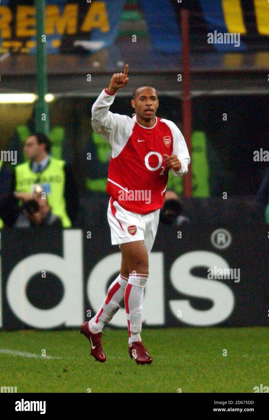 Arsenal's Thierry Henry celebrates scoring the opening goal Stock Photo ...