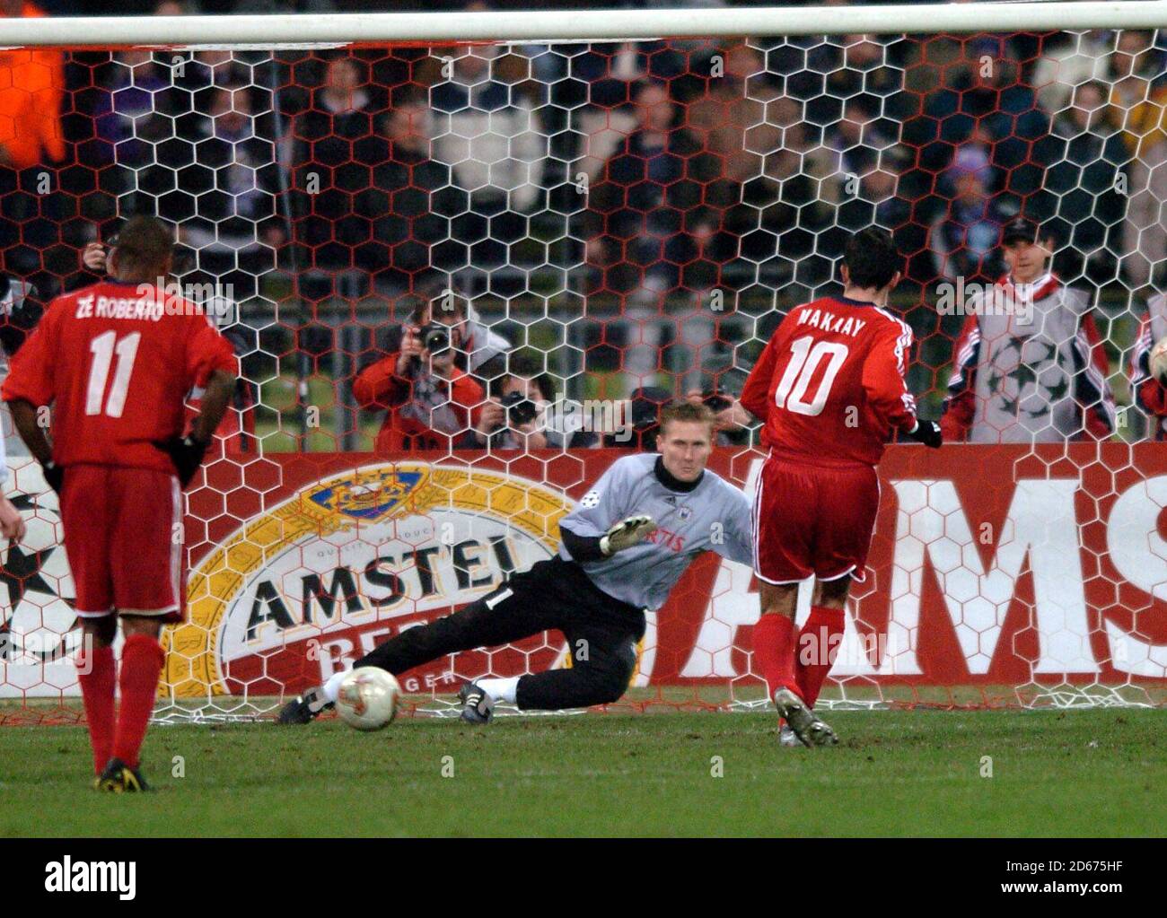 Bayern Munich's Roy Makaay sends Anderlecht's goalkeeper Daniel Zitka ...