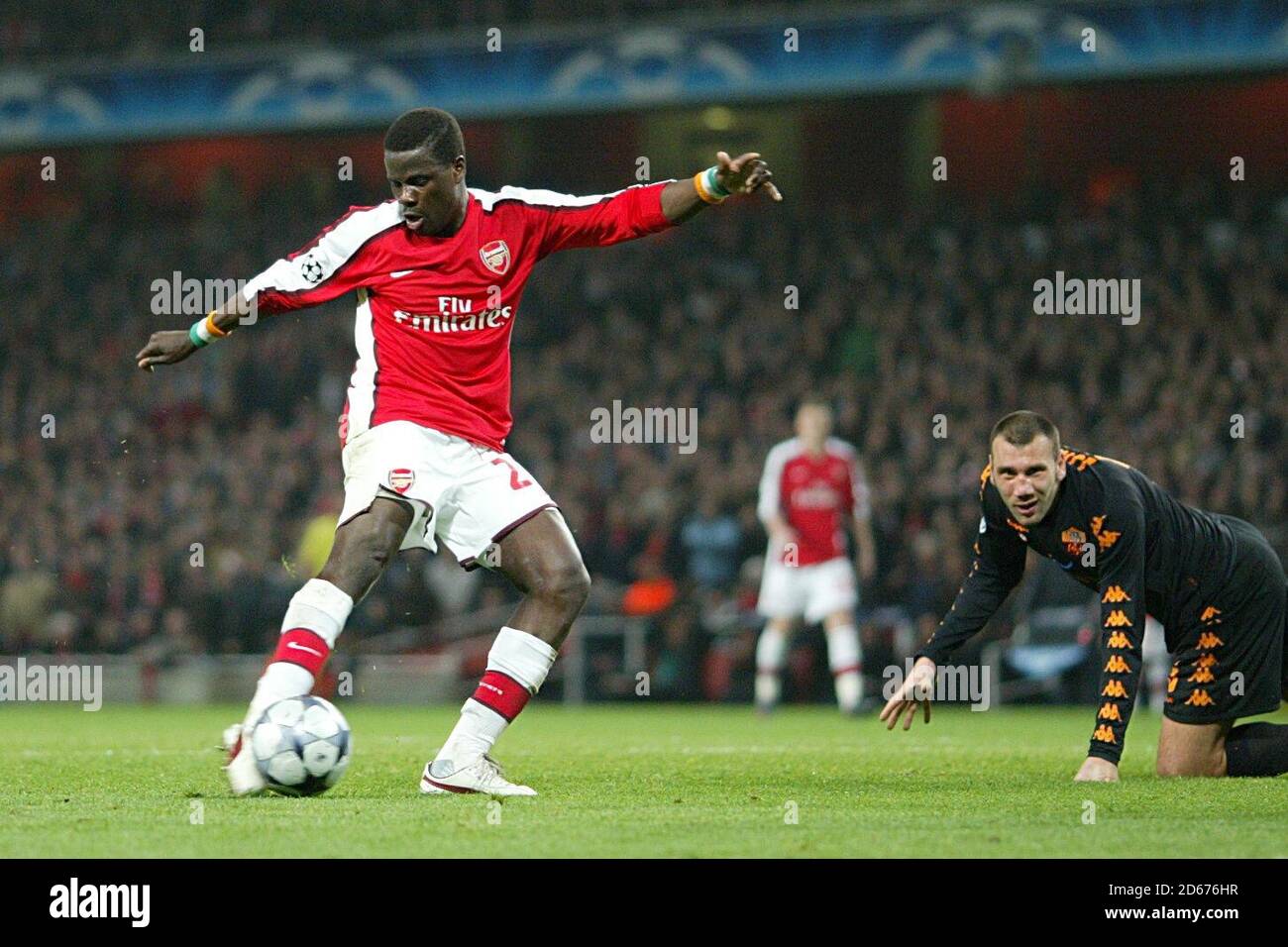 Arsenal's Emmanuel Eboue has a shot on goal Stock Photo - Alamy