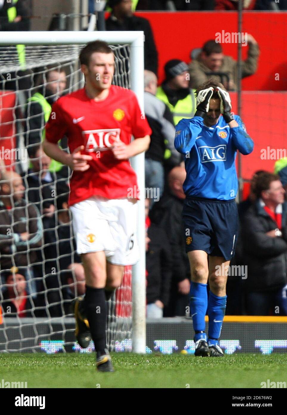 Manchester United goalkeeper Edwin Van der Sar (right) looks dejected ...