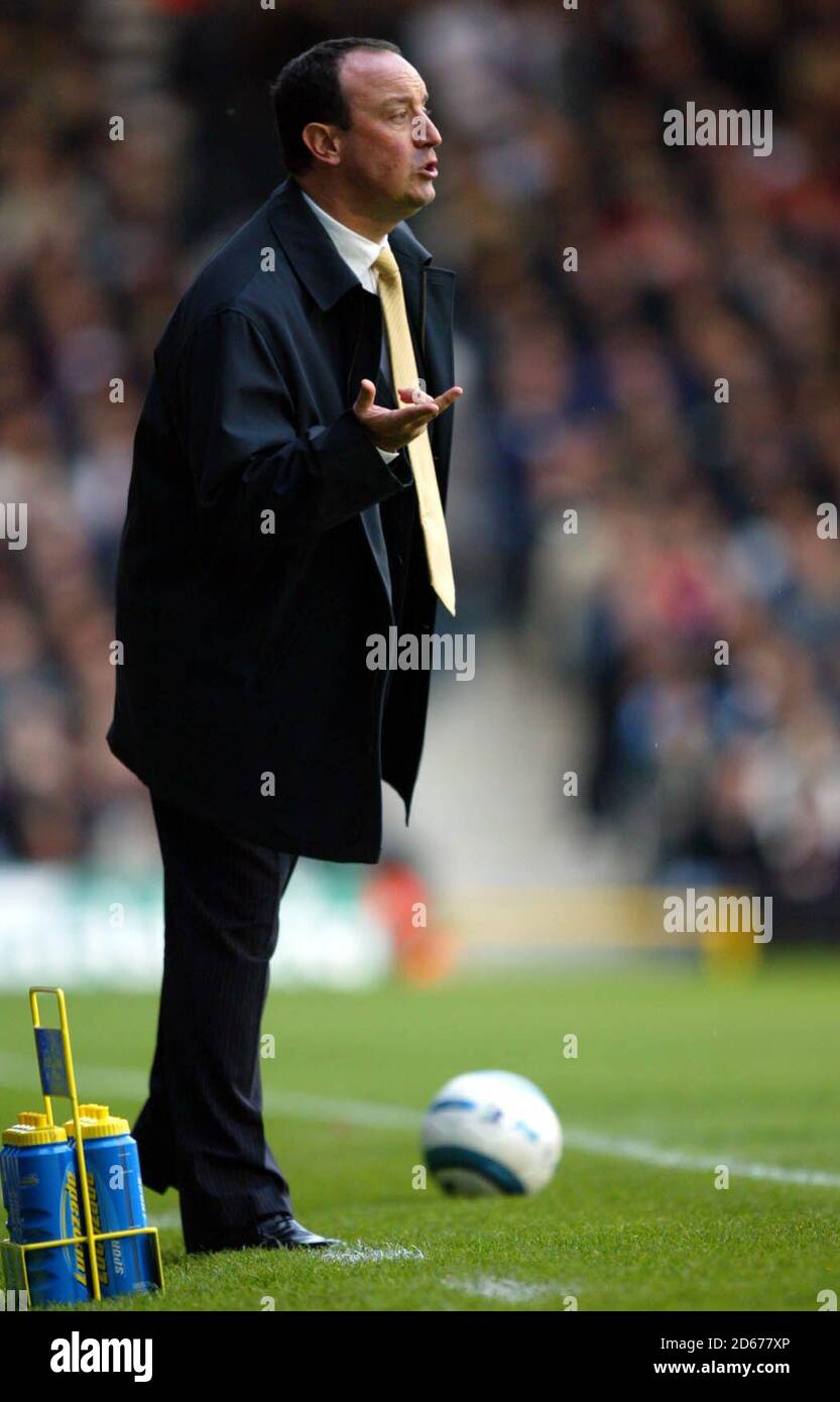 Liverpool manager rafael benitez hi-res stock photography and images ...