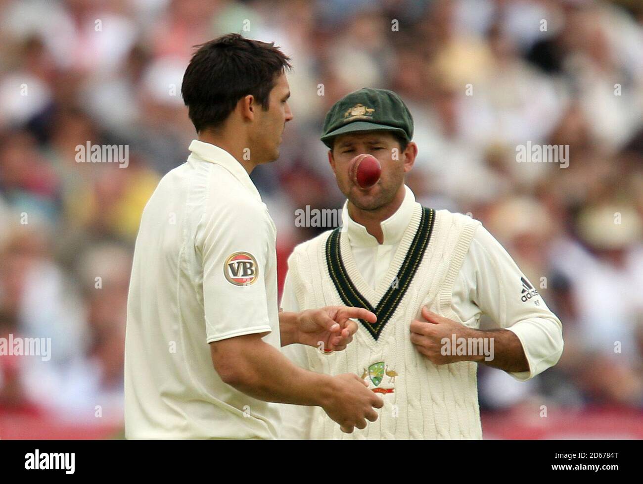 Australia's Ricky Ponting and Mitchell Johnson discuss tactics on the ...