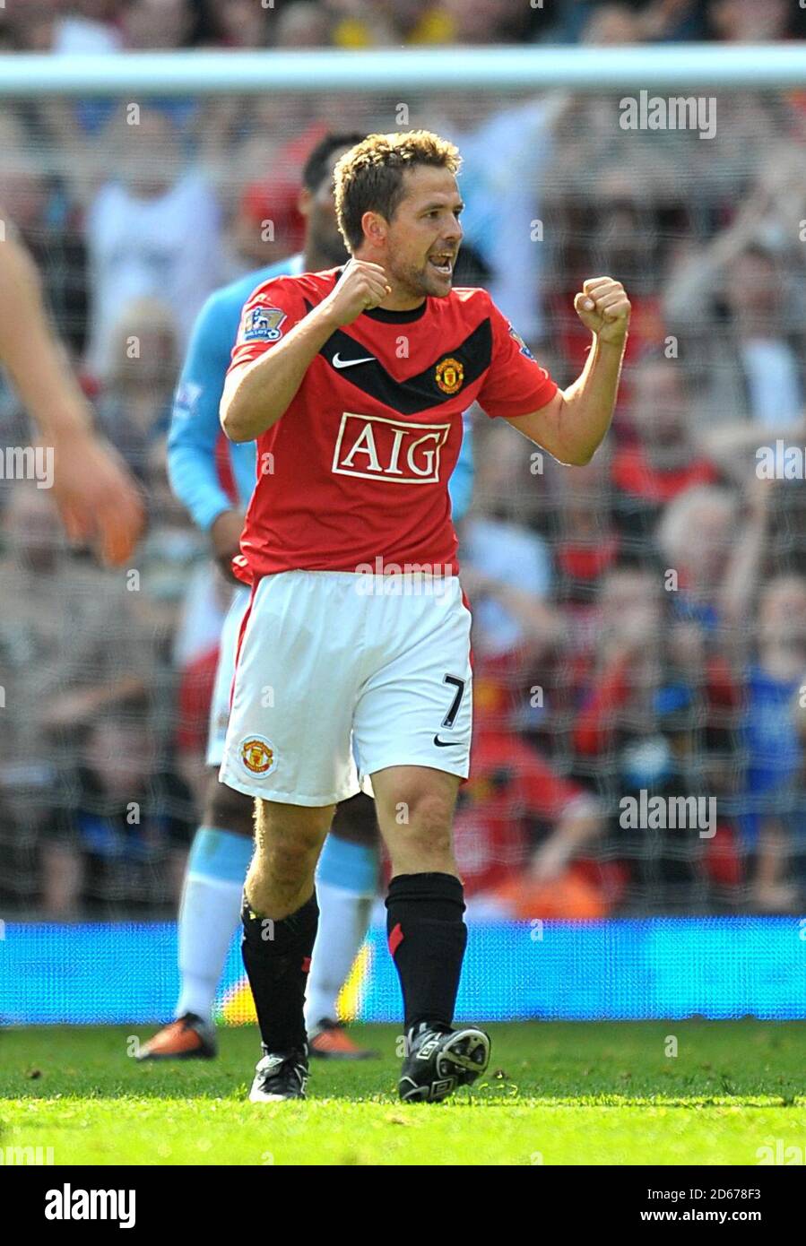Manchester United's Michael Owen celebrates victory after the final ...