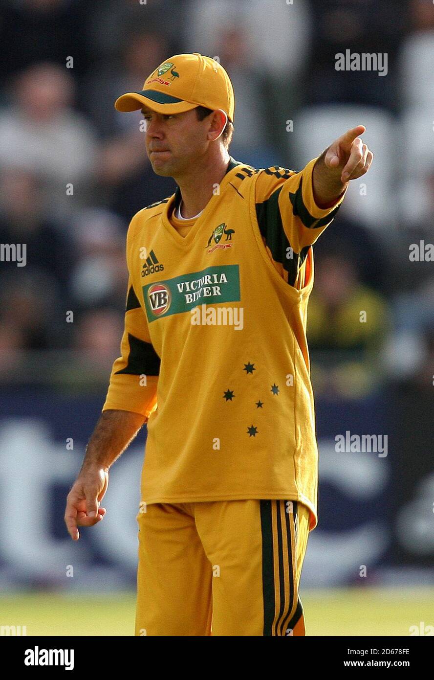 Australia's Ricky Ponting directs his fielders Stock Photo - Alamy