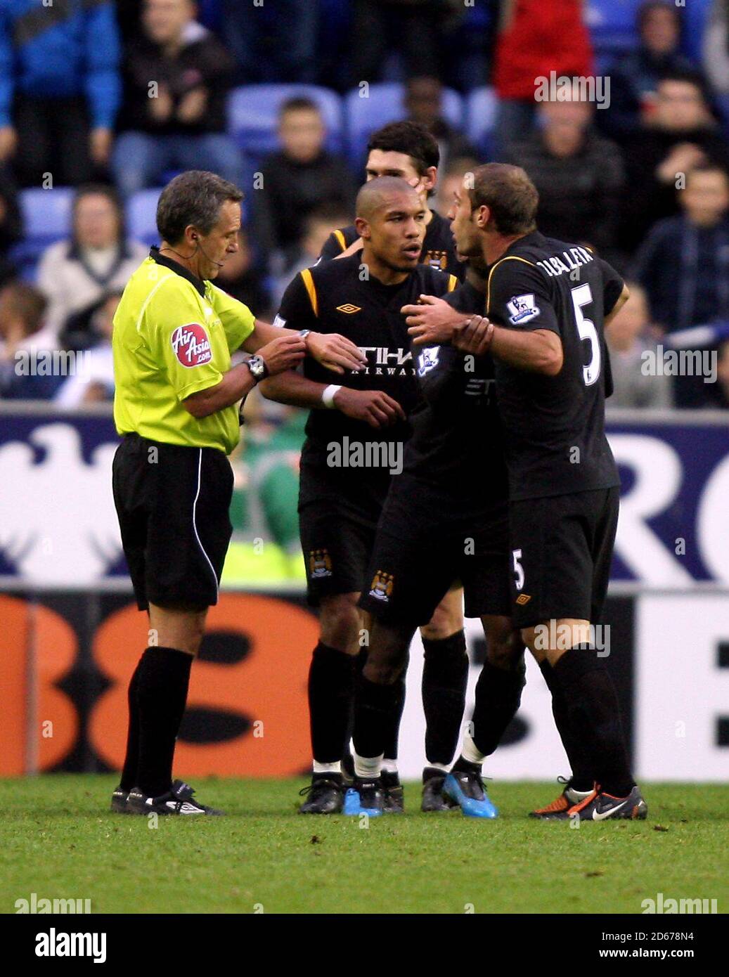 Manchester City's Pablo Zabaleta argues with referee Alan Wiley after ...