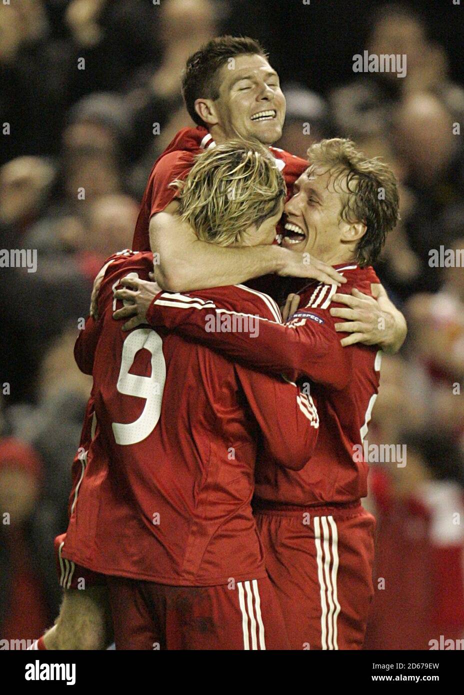 Team mates steven gerrard hi-res stock photography and images - Alamy