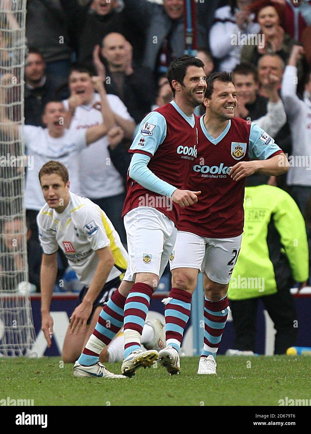 Burnley's Steven Thompson (centre) celebrates after scoring their ...