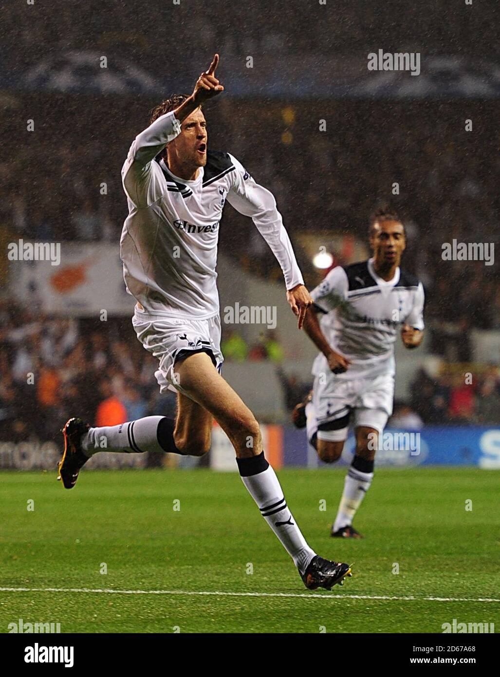 Tottenham hotspurs peter crouch hi-res stock photography and images - Alamy