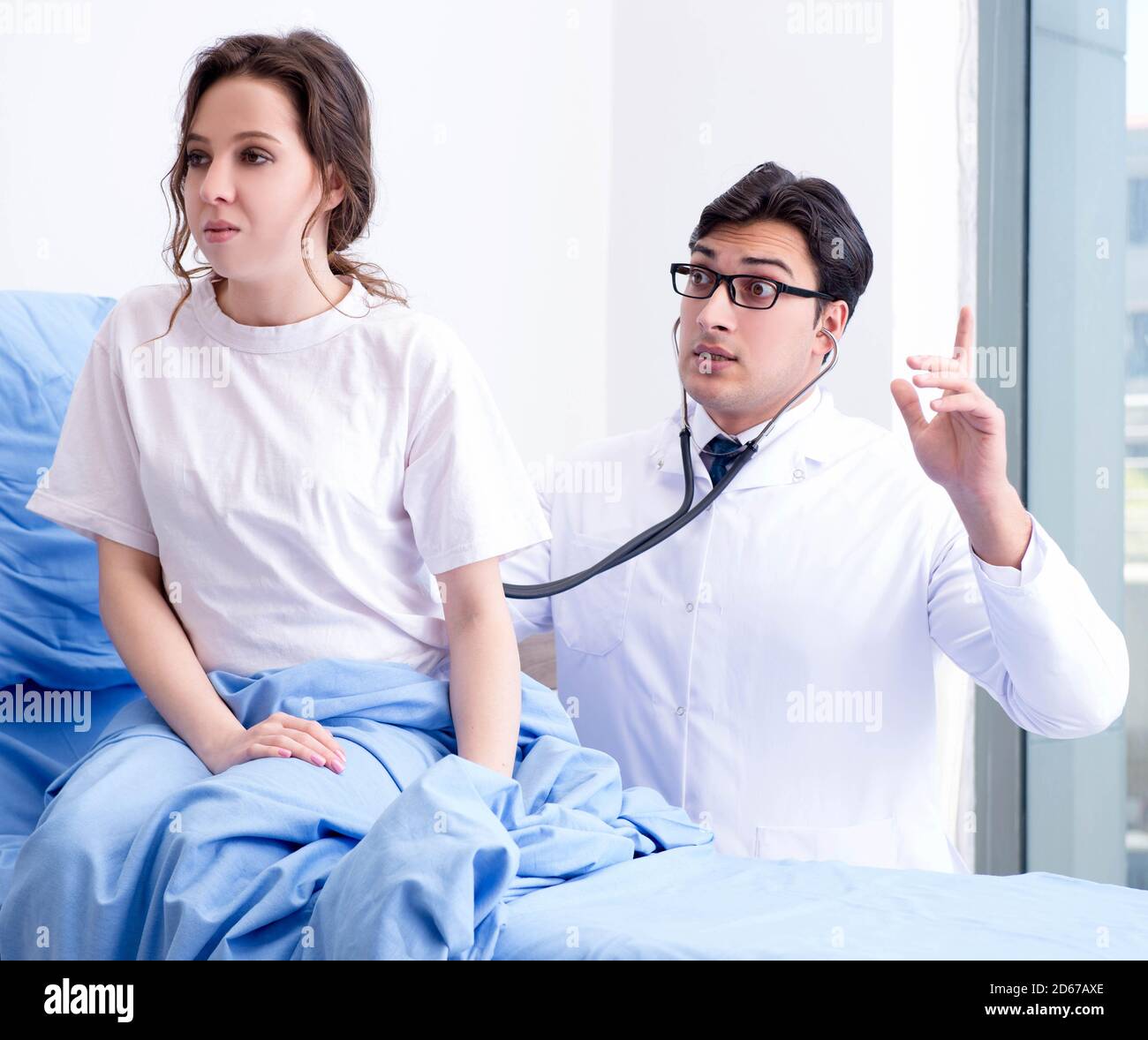 The doctor visiting patient in hospital room Stock Photo - Alamy