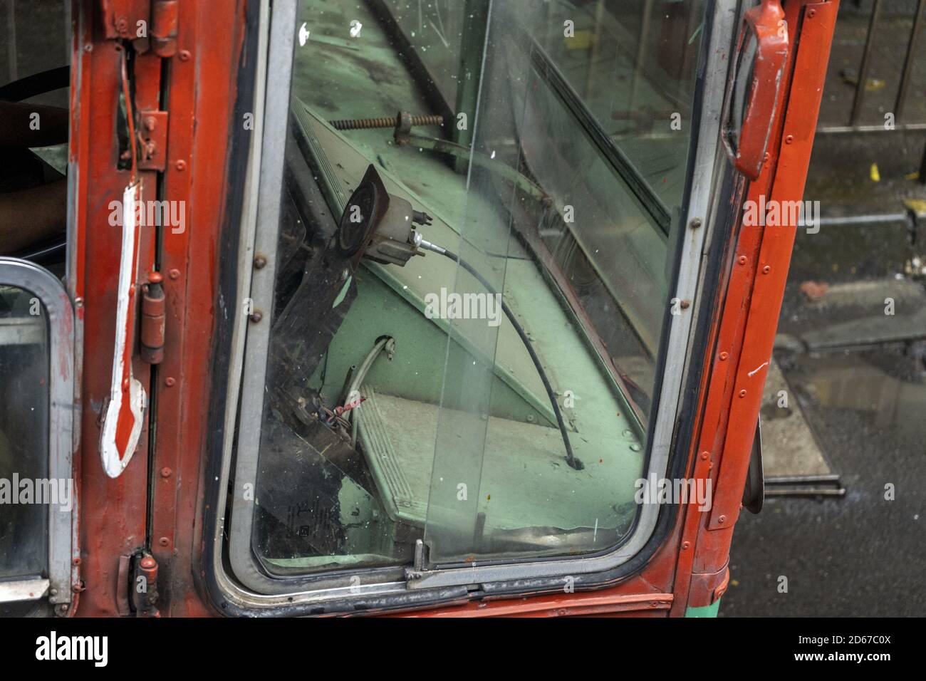 Best buses hi-res stock photography and images - Alamy