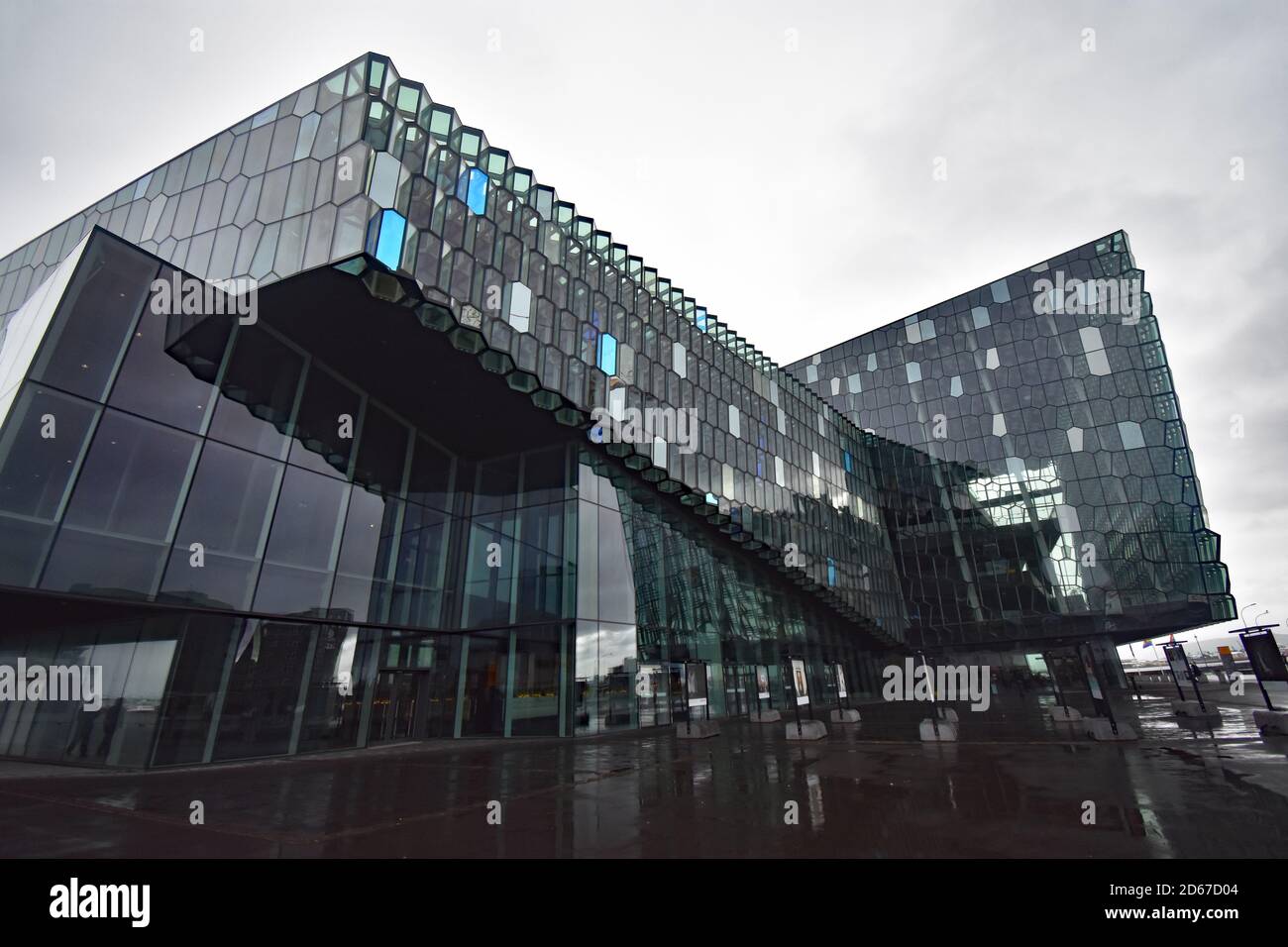 The striking modern architecture of Harpa concert hall and conference ...