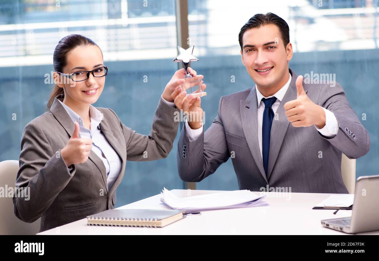 The businesspeople receiving award prize in office Stock Photo - Alamy
