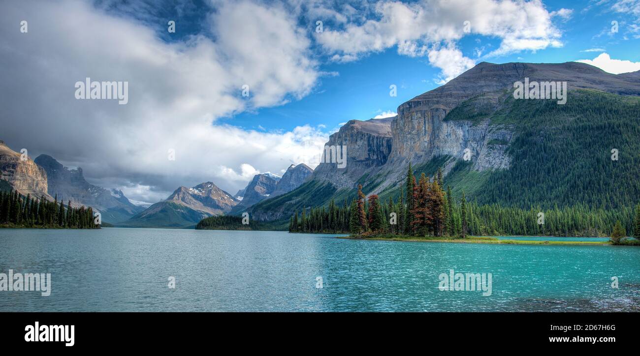Maligne lake british columbia hi-res stock photography and images - Alamy