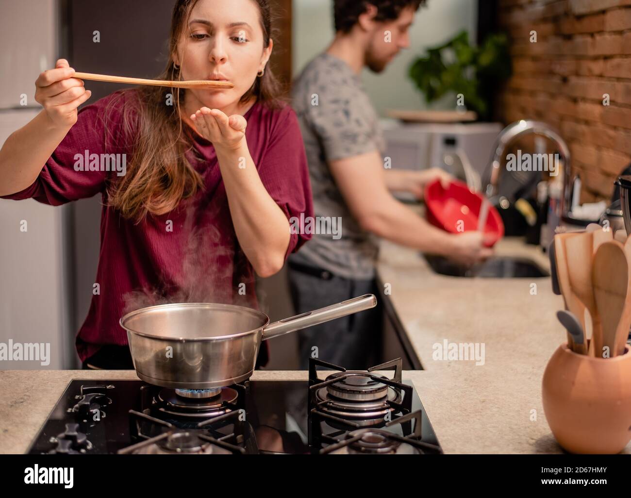 Man washing dishes hi-res stock photography and images - Alamy