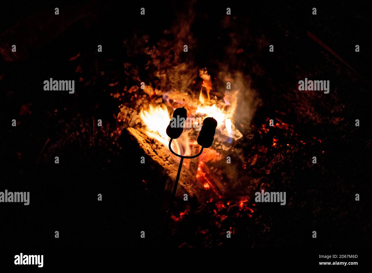 Roasting over open pit fire hi-res stock photography and images - Alamy