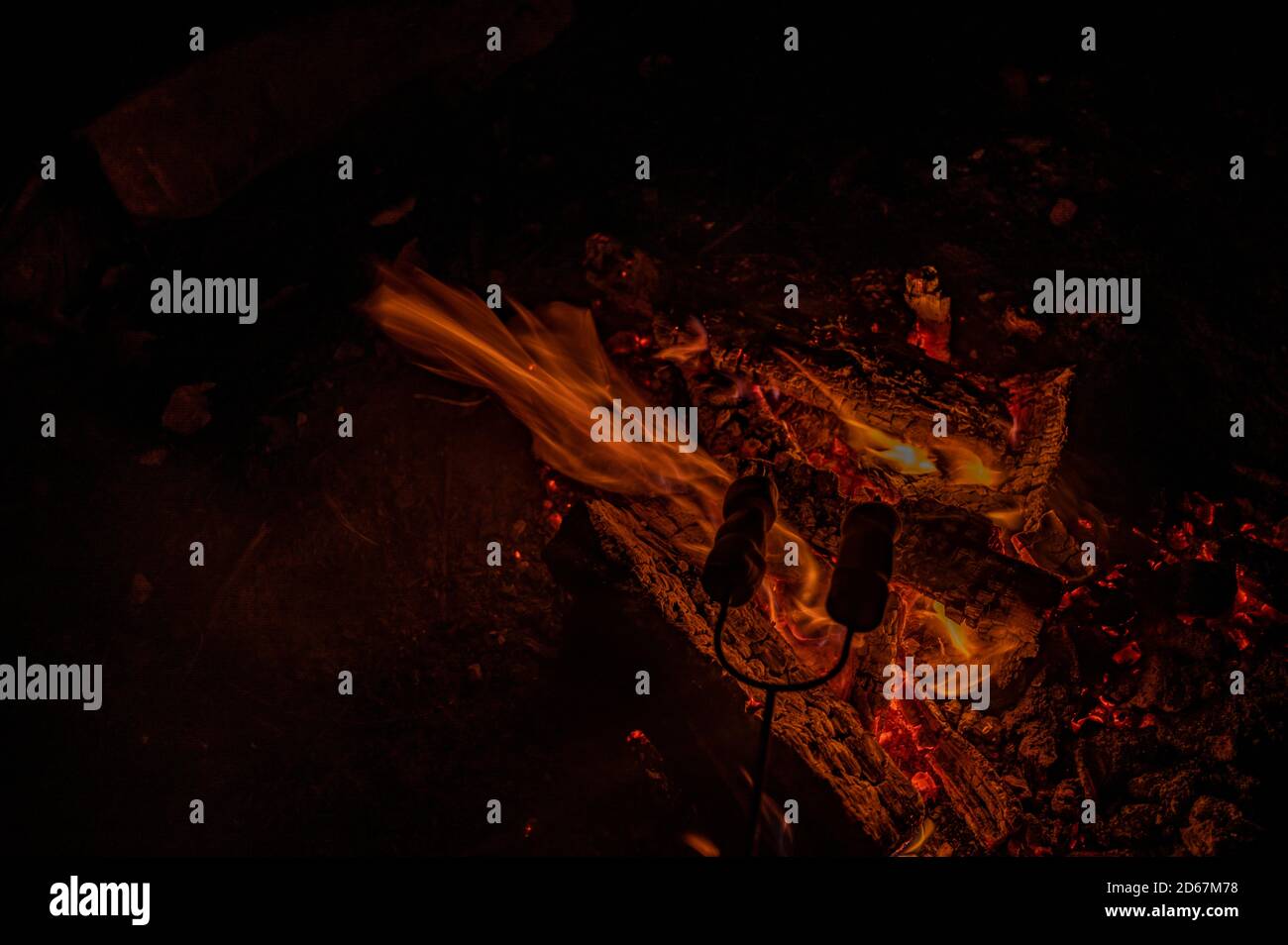 Roasting over open pit fire hi-res stock photography and images - Alamy
