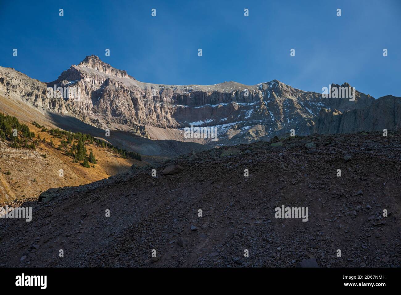 Cirque mountain hi-res stock photography and images - Alamy