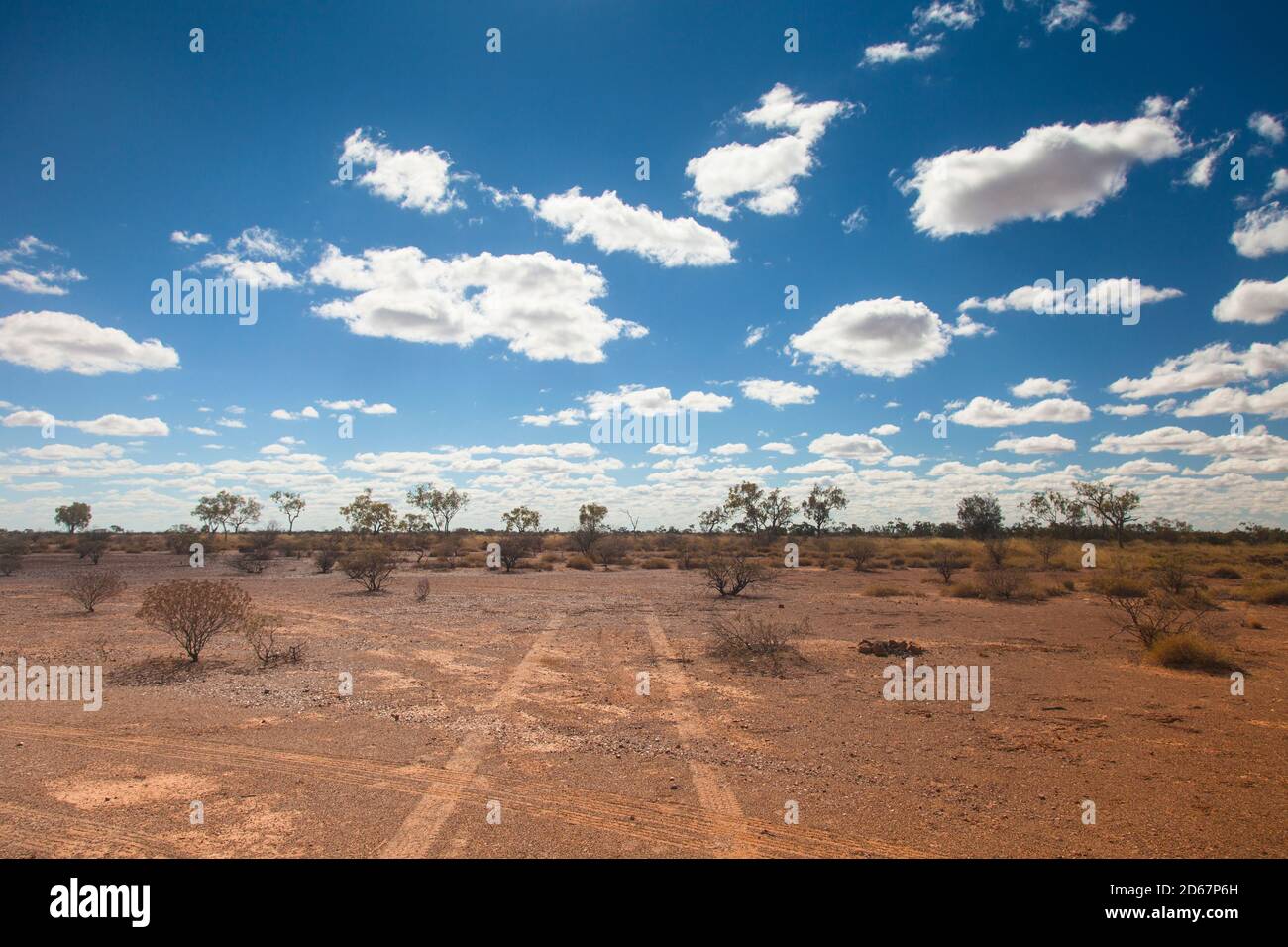 Wheel ruts and big sky, Bladensburg National Park, Winton, Outback ...
