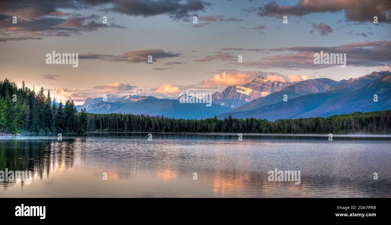 Sunrise over the beautiful Pyramid Lake Stock Photo - Alamy