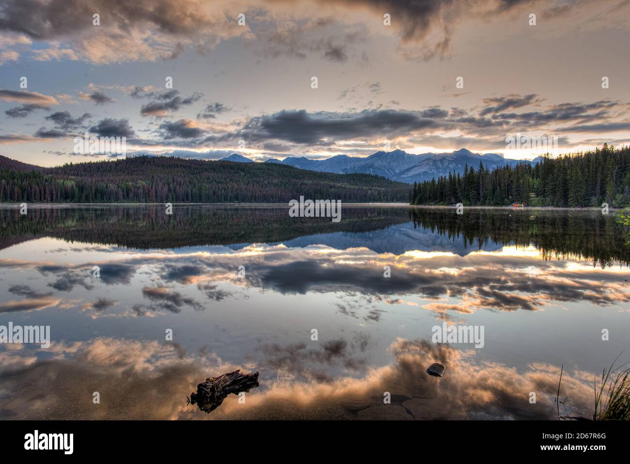 Sunrise over the beautiful Pyramid Lake Stock Photo - Alamy