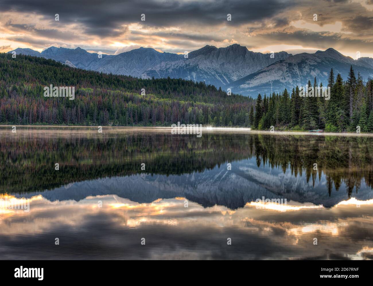 Sunrise over the beautiful Pyramid Lake Stock Photo - Alamy