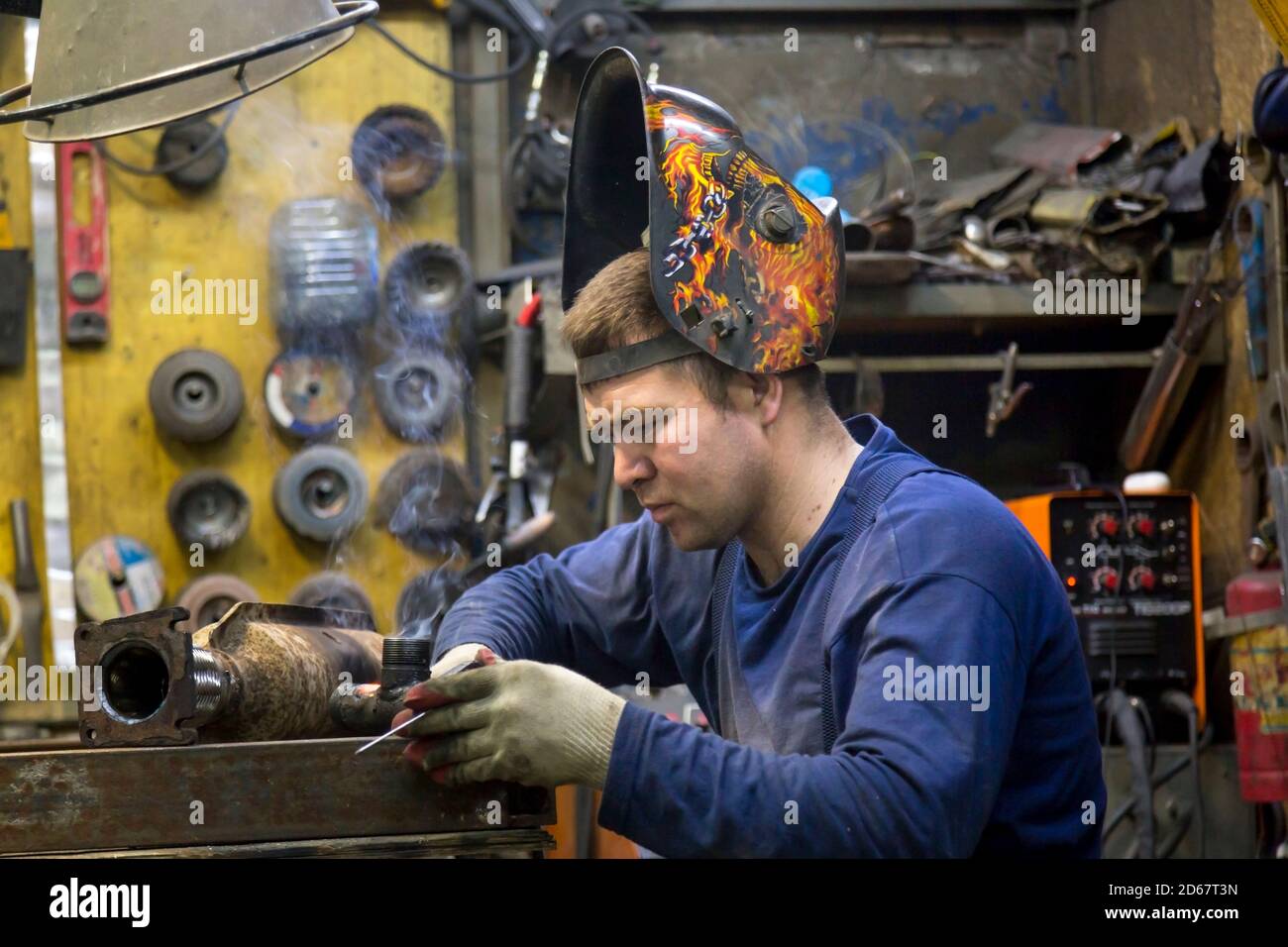 Portrait of welder welding welder hi-res stock photography and images ...