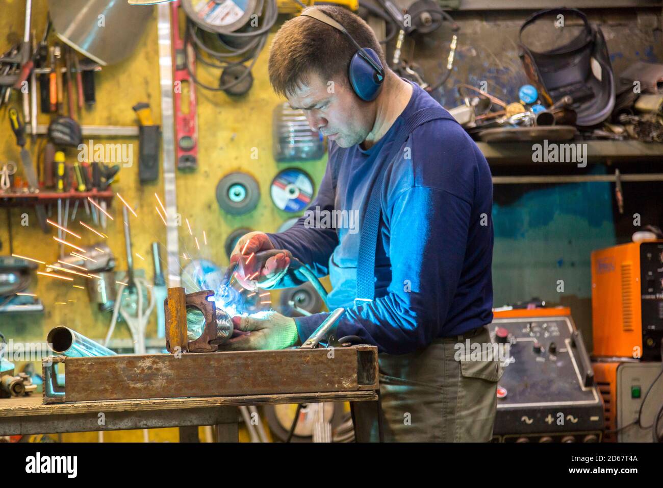 Portrait of welder welding welder hi-res stock photography and images ...