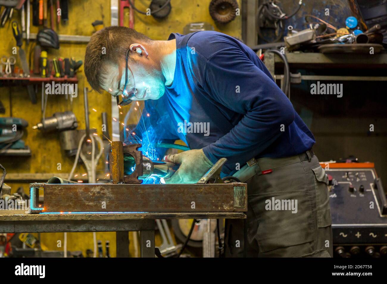Portrait of welder welding welder hi-res stock photography and images ...