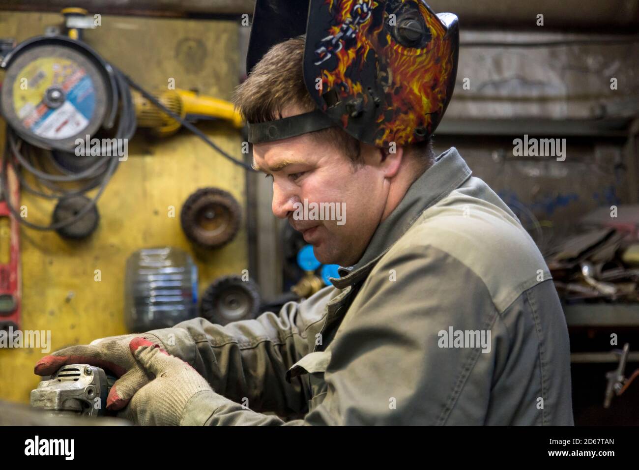 Close-up portrait of a welder in the workplace Stock Photo - Alamy