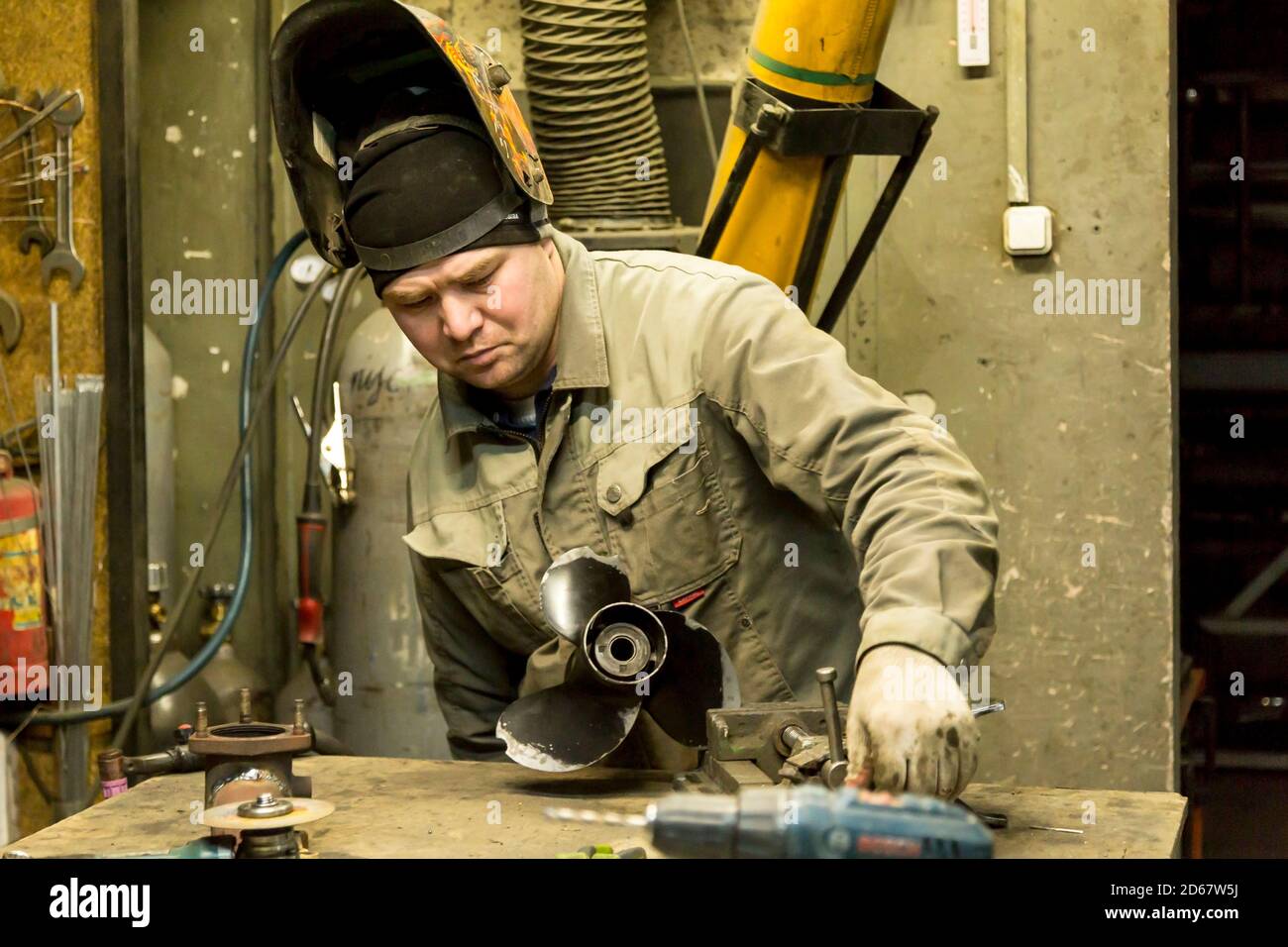 Argon arc welding aluminum propeller for outboard outboard motor Stock ...