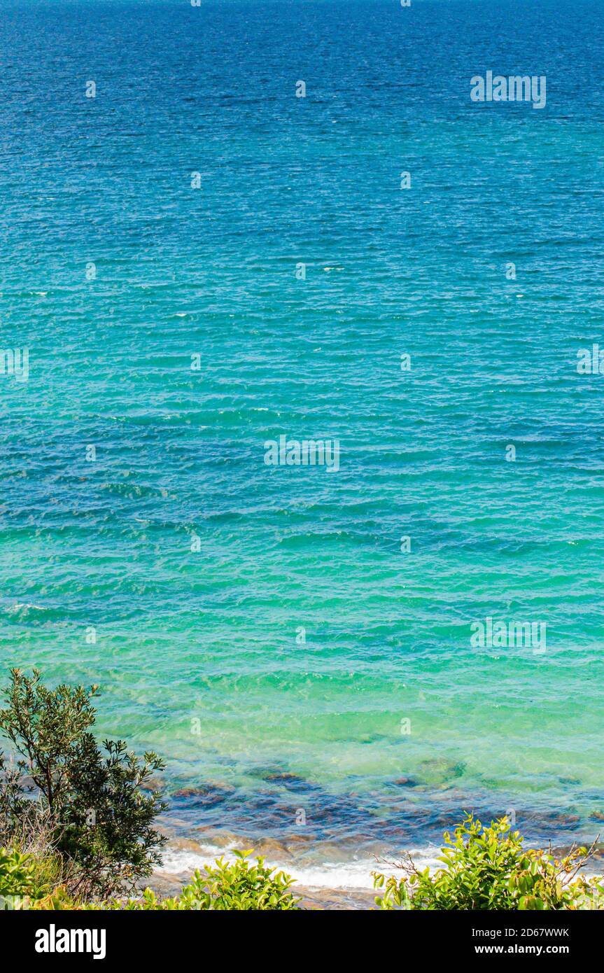 Vertical shot of the sea under the sunlight - perfect for wallpapers ...