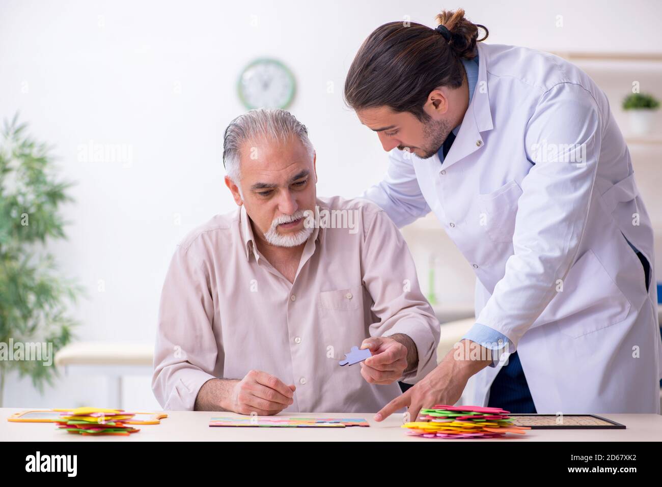 Doctor and patient suffering from the Alzheimer disease Stock Photo - Alamy