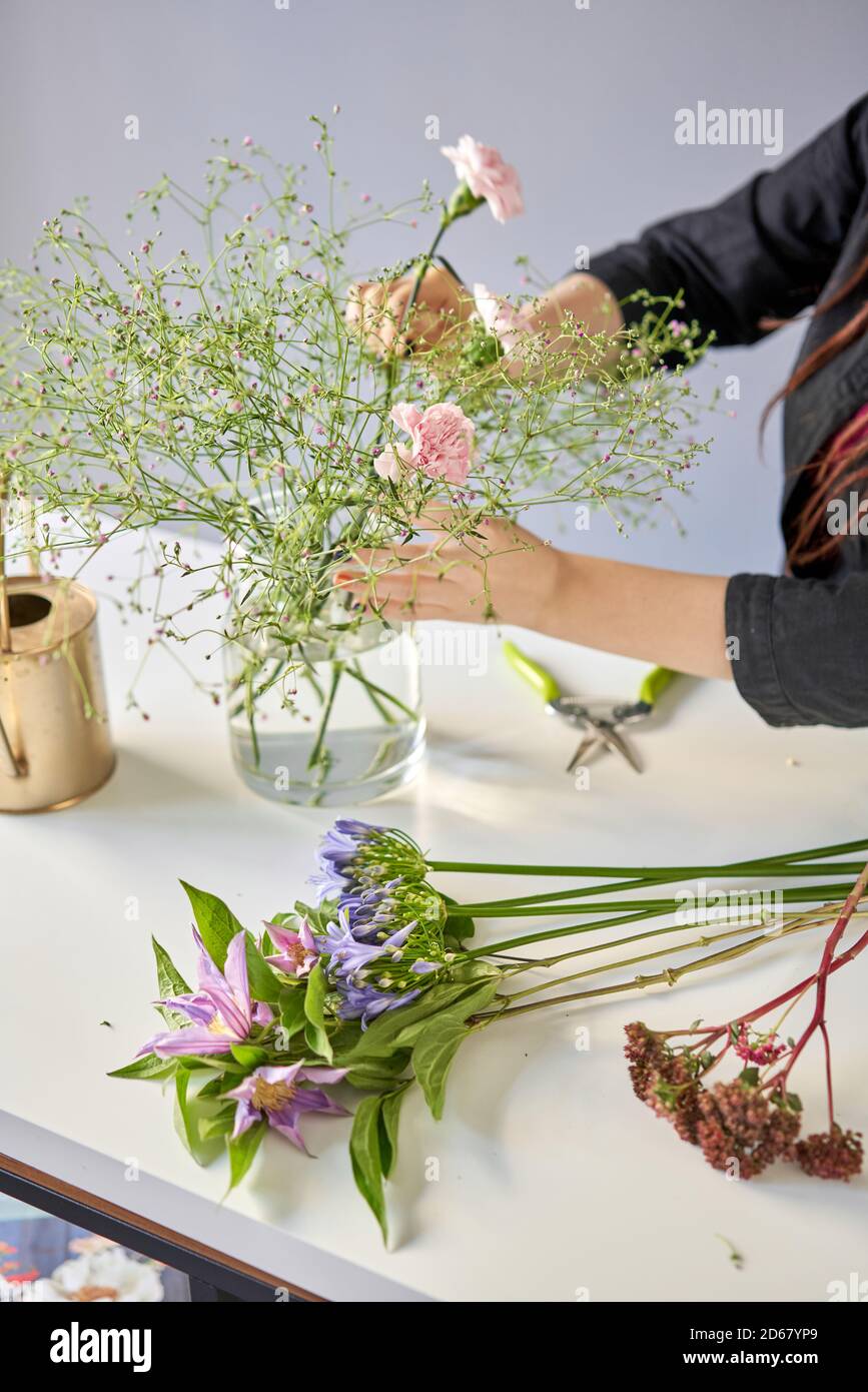 Bouquet 006, step by step installation of flowers in a vase. Flowers ...