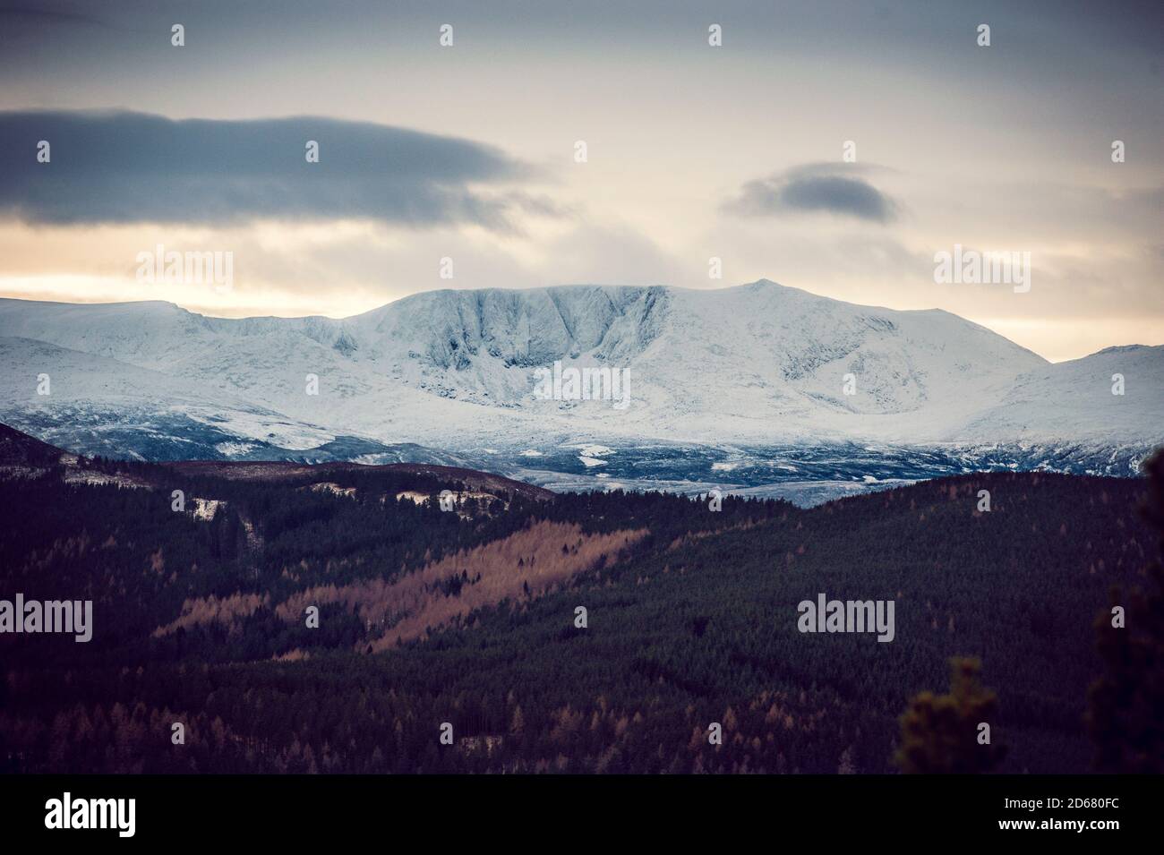 Lochnagar in winter hi-res stock photography and images - Alamy