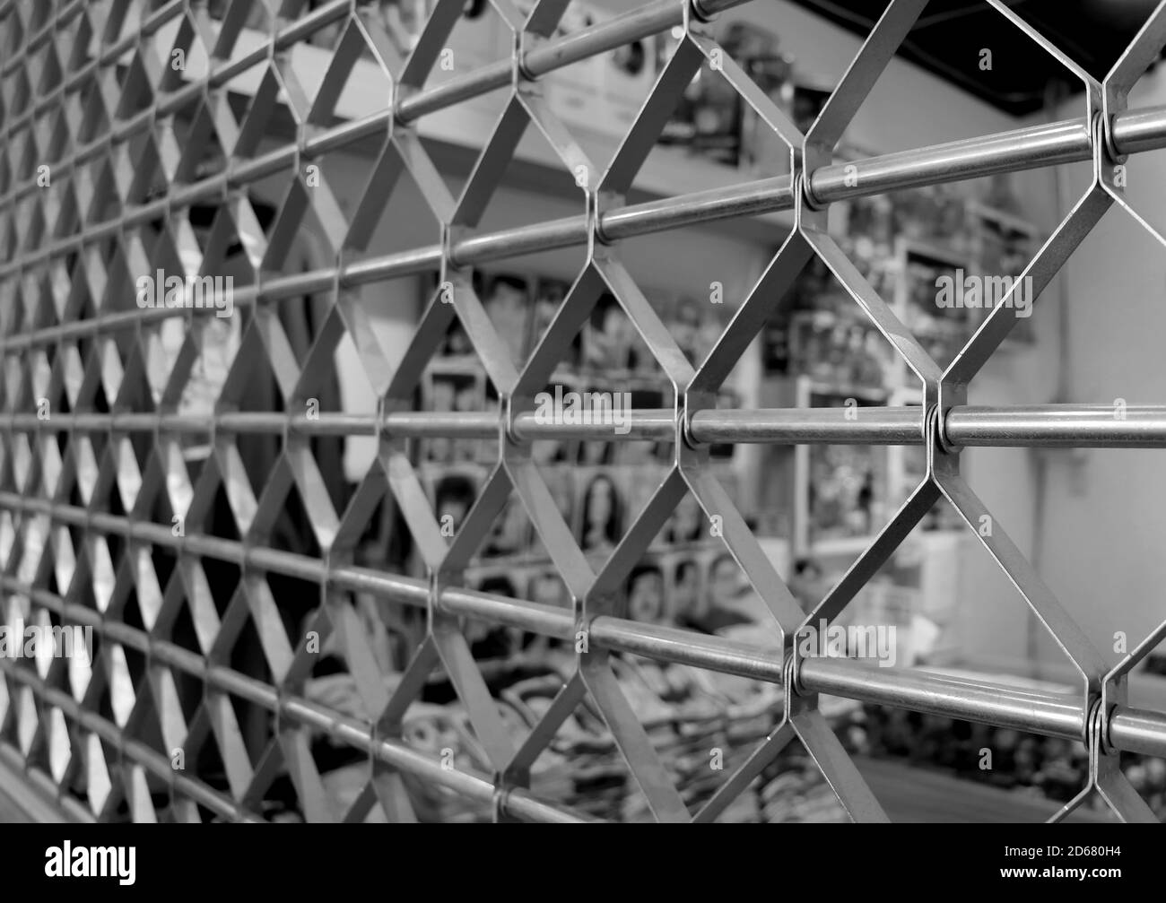 Metal mesh shutter hi-res stock photography and images - Alamy