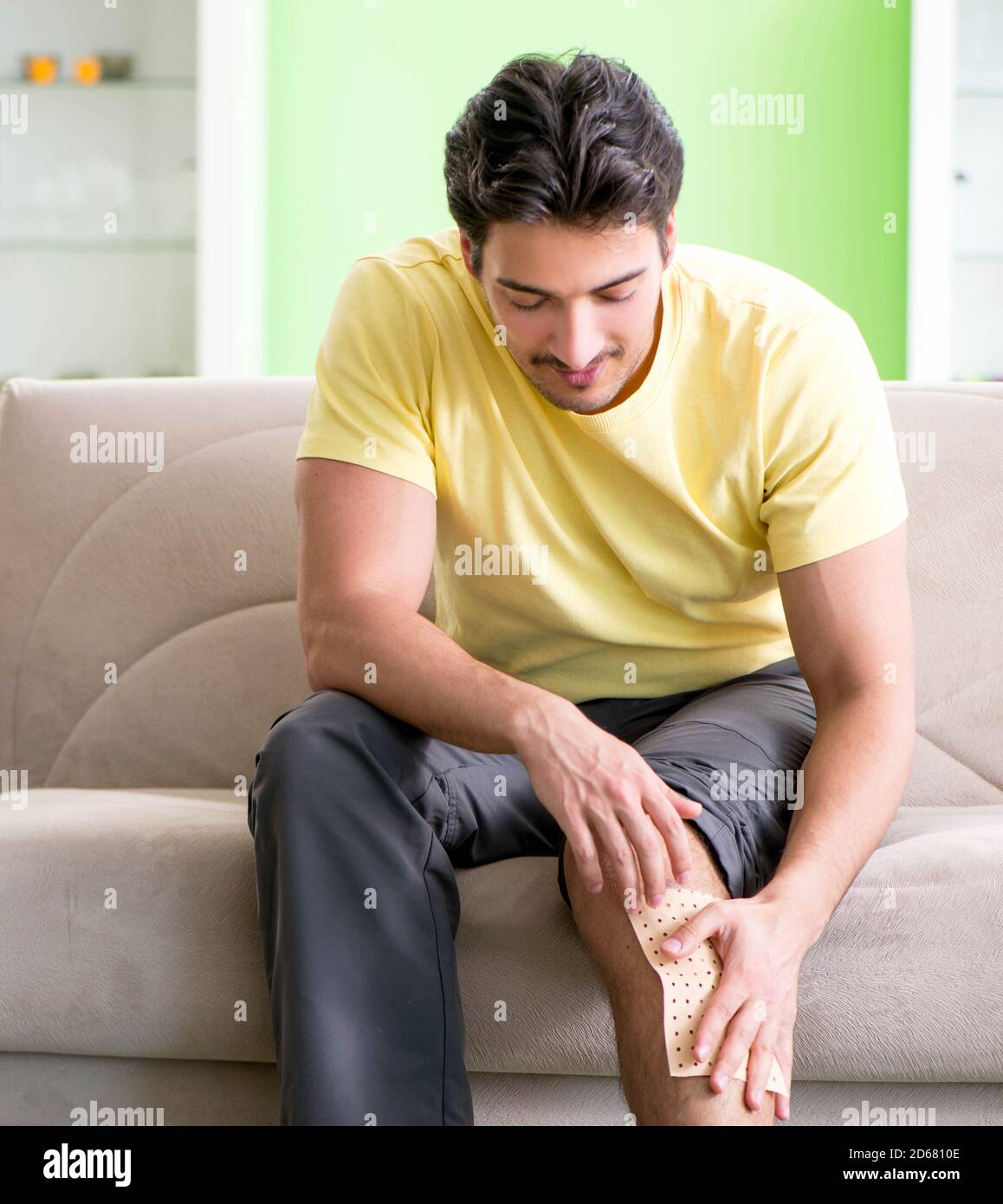 The man applying pepper capsicum plaster to relieve pain Stock Photo ...