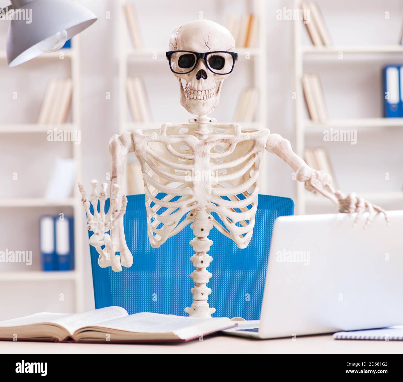 The student skeleton preparing for exams Stock Photo - Alamy