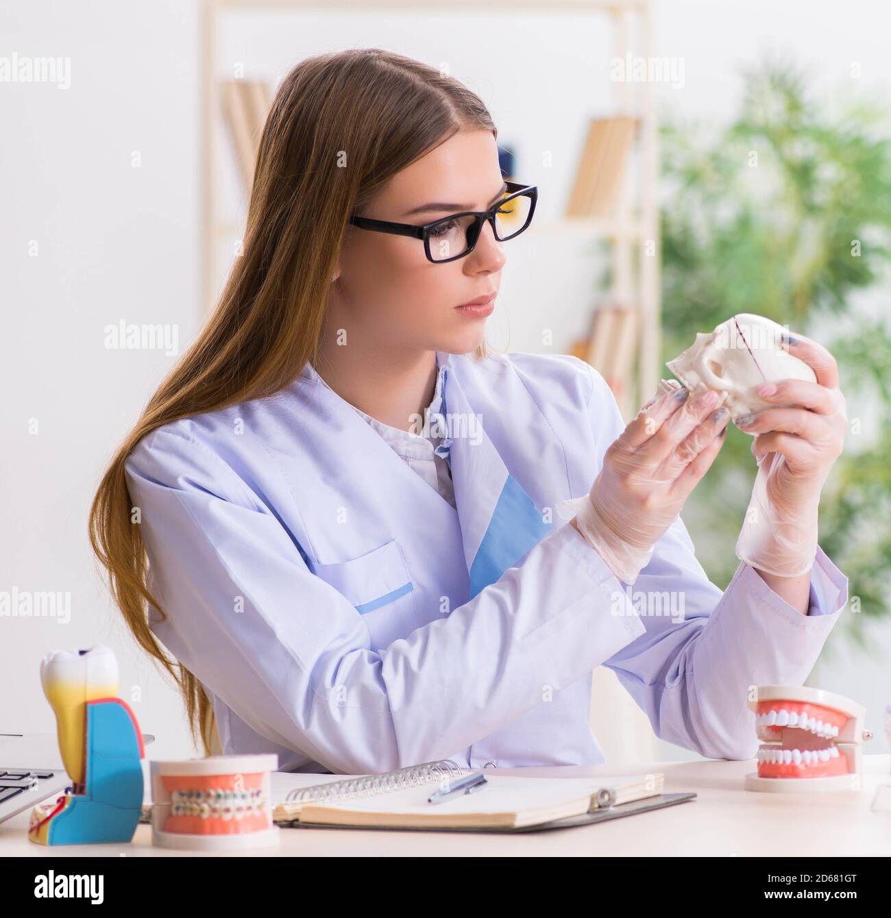 The dentistry student practicing skills in classroom Stock Photo - Alamy