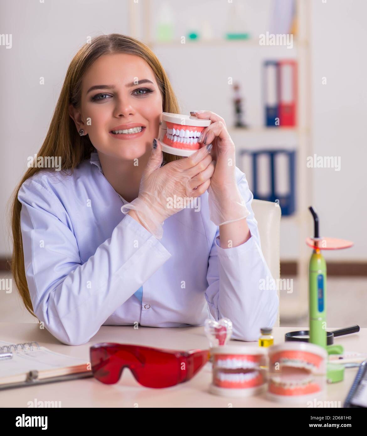 The dentistry student practicing skills in classroom Stock Photo - Alamy