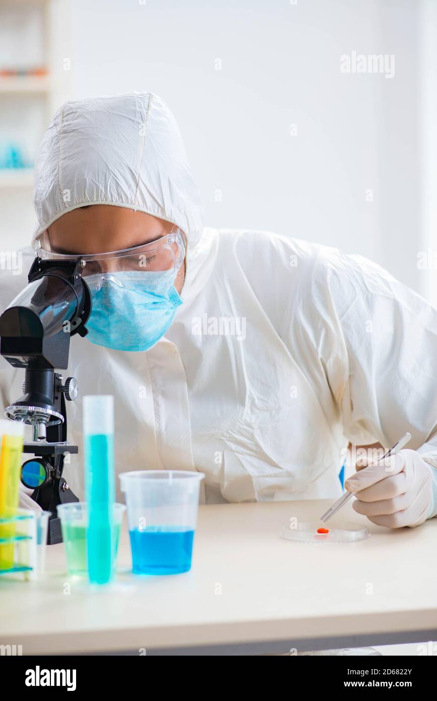 The lab assistant in drug synthesis concept Stock Photo - Alamy