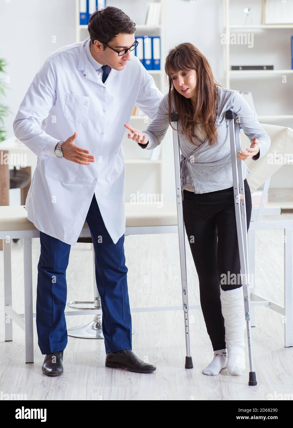 The doctor examining patient with broken leg Stock Photo - Alamy