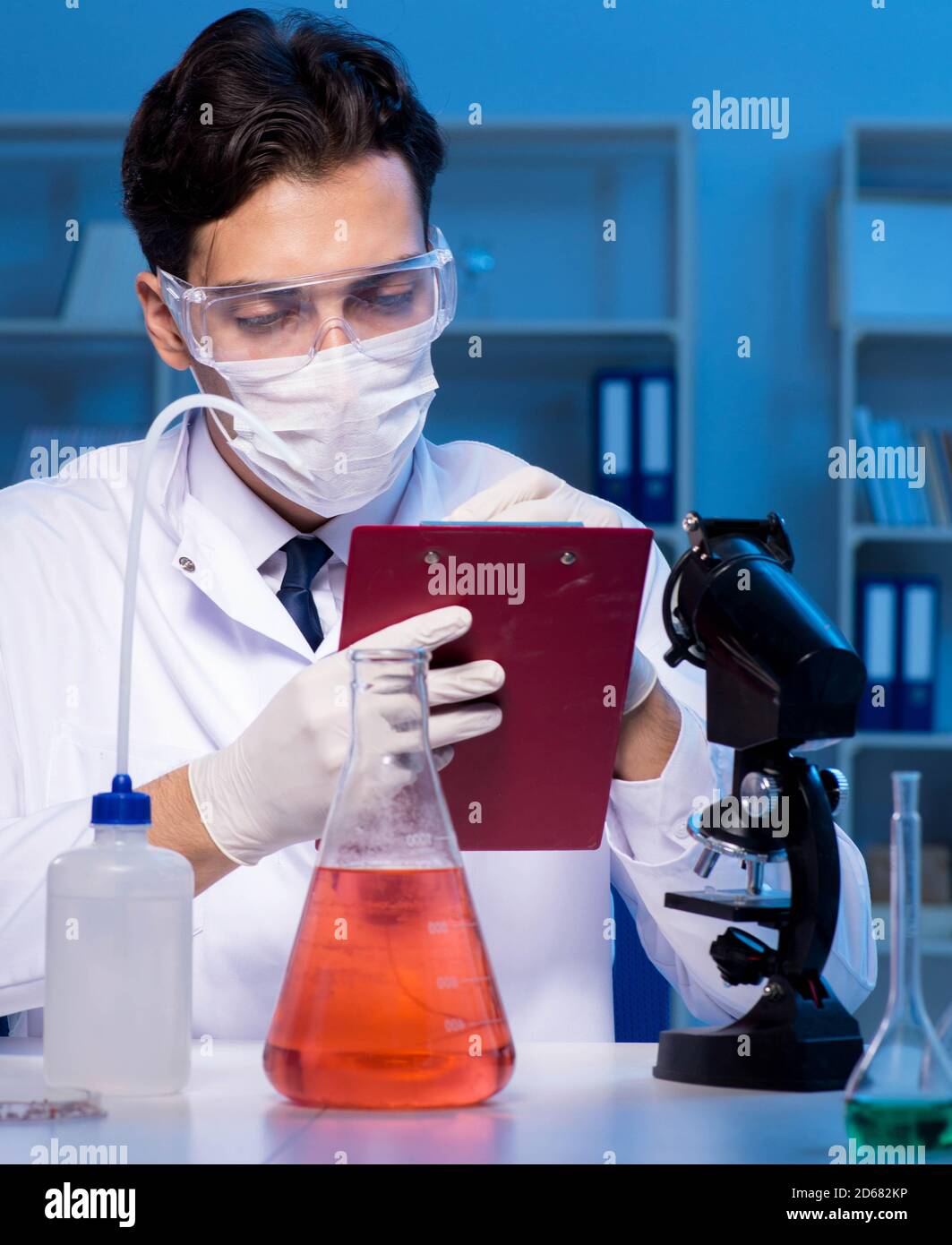 The chemistry assistant working in the chemical lab Stock Photo - Alamy