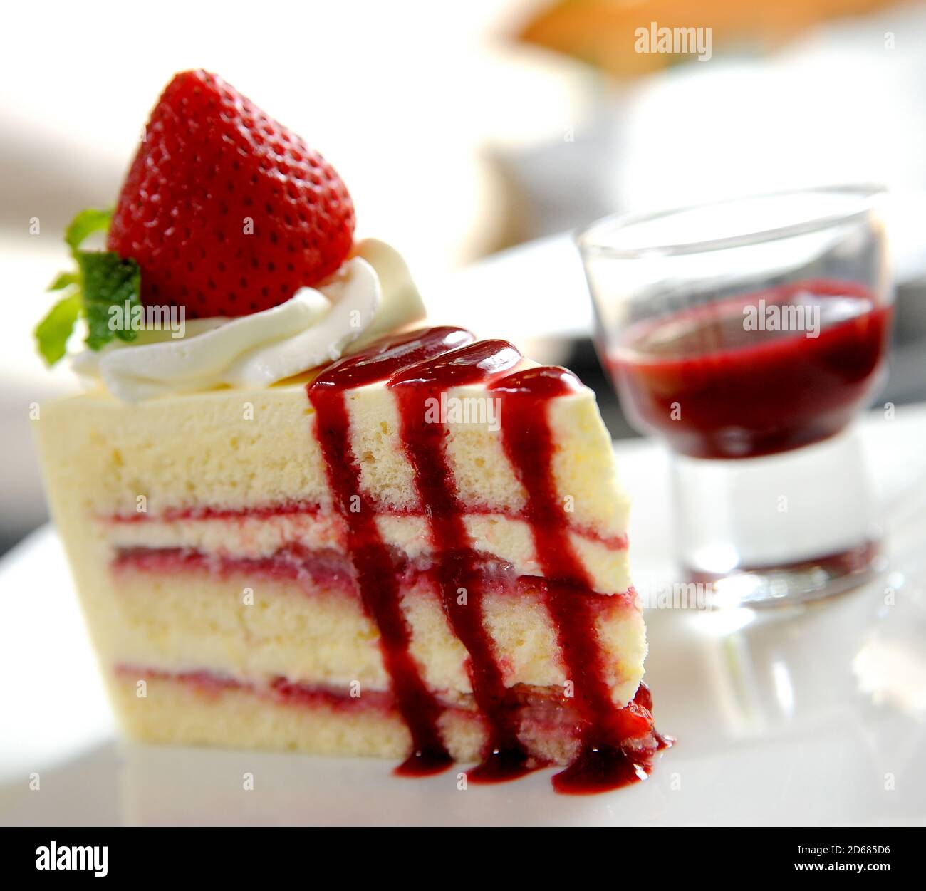 Types of sponge cake hi-res stock photography and images - Alamy