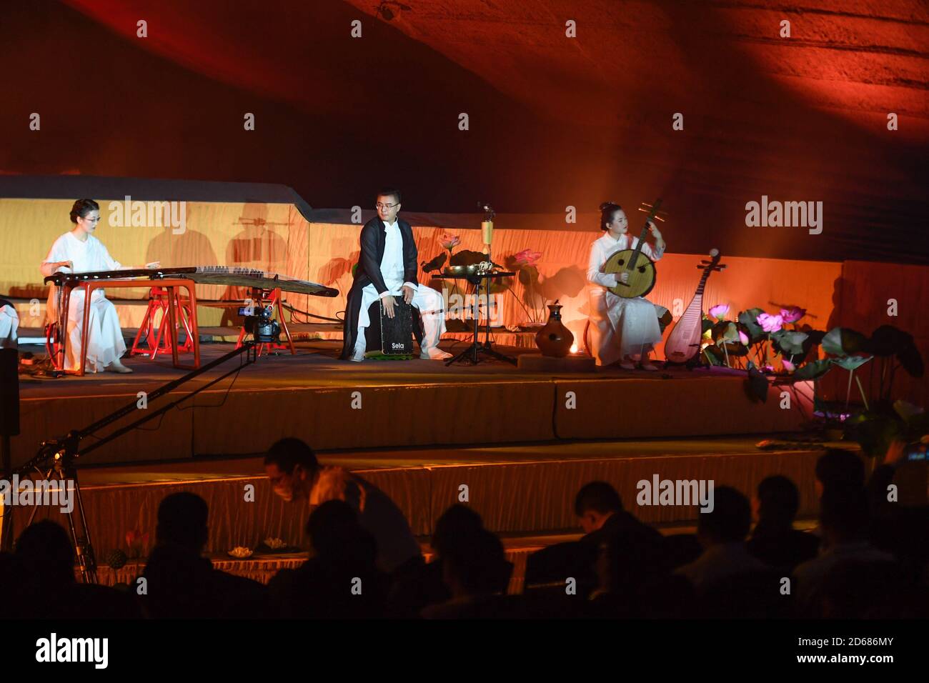 Longyou grotto hi-res stock photography and images - Alamy