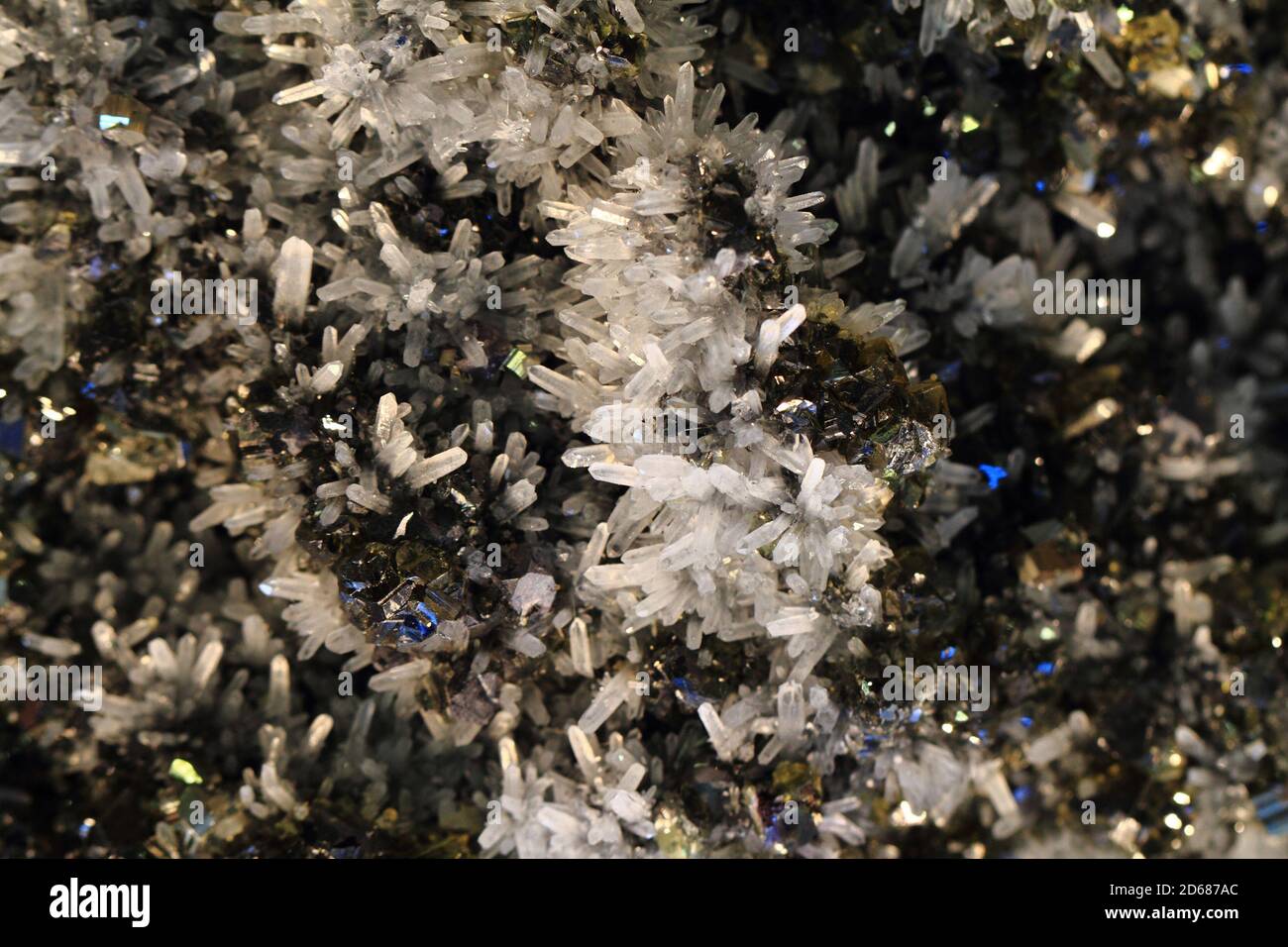 Crystal aggregate hi-res stock photography and images - Alamy