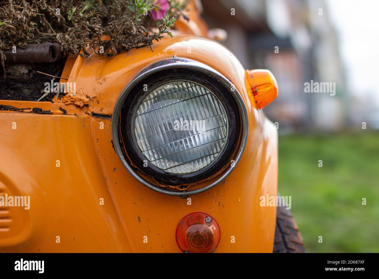 Round headlights hi-res stock photography and images - Alamy
