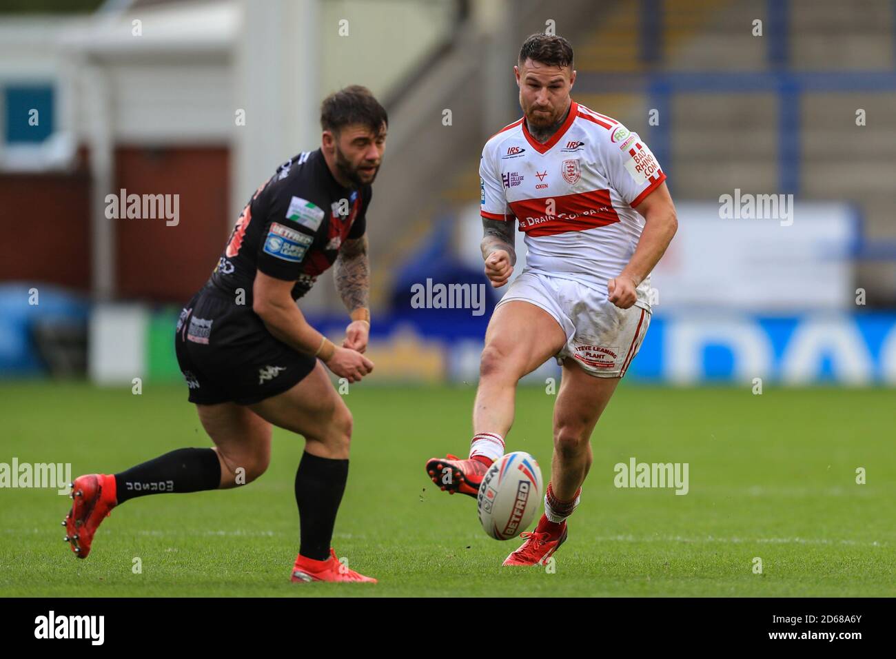 Jamie Ellis (30) of Hull KR kicks through Stock Photo - Alamy